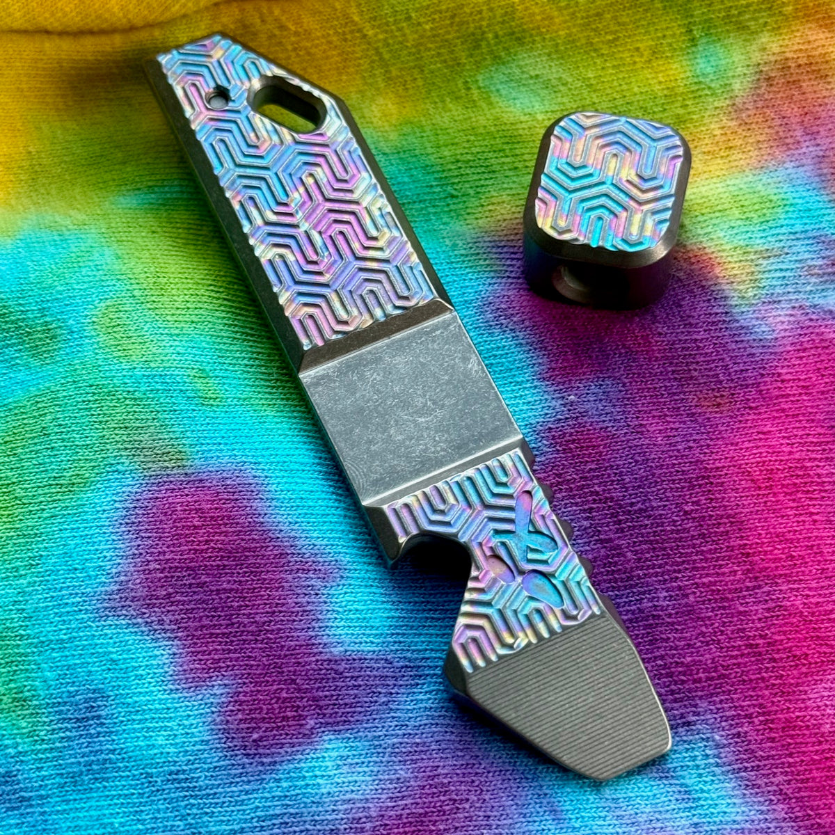 TIE-DYE GOOD LUCK PRY & BEAD SET – OEGEDC